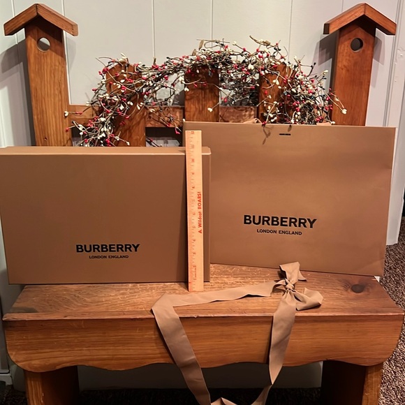Burberry | Bags | Beautiful Burberry 5 X 11 Box W Sticker For Tissue ...